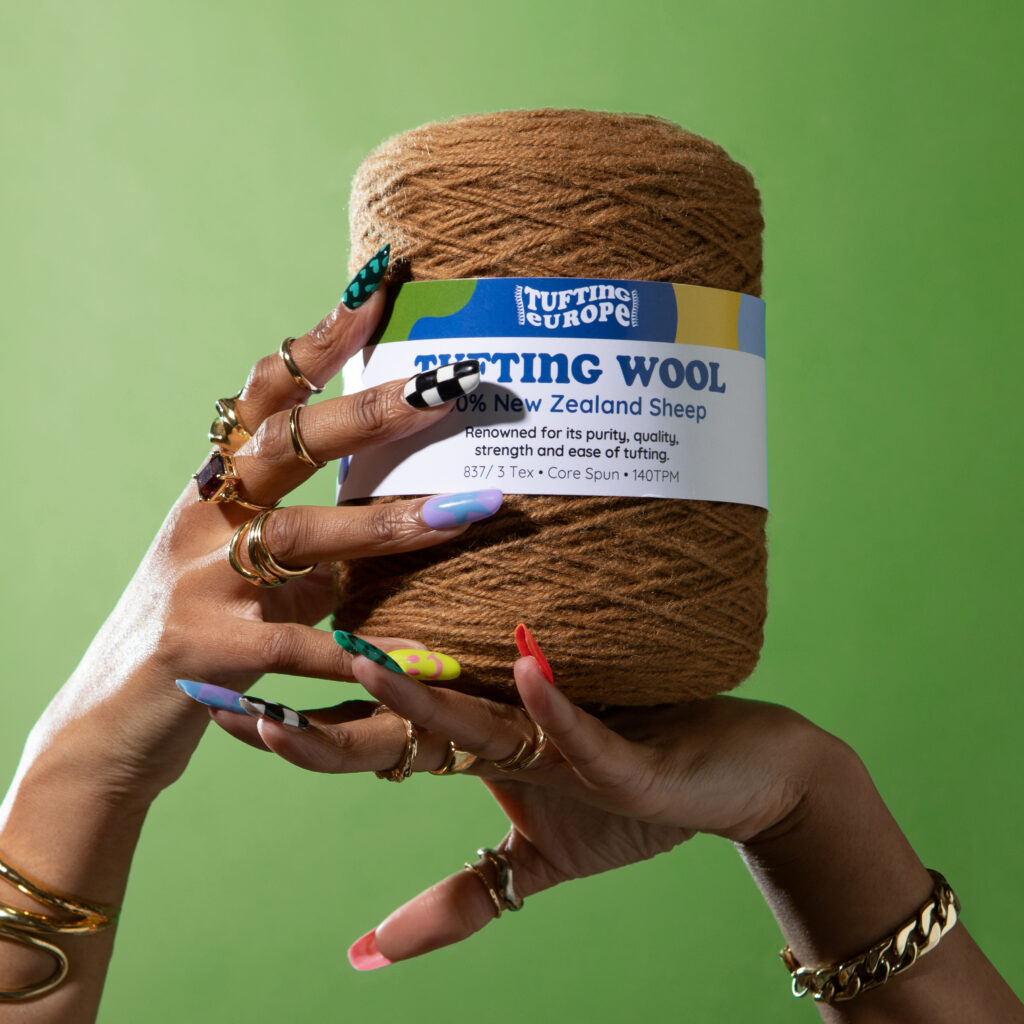 Light Brown 500 g Wool Tufting Yarn - Tufting Europe