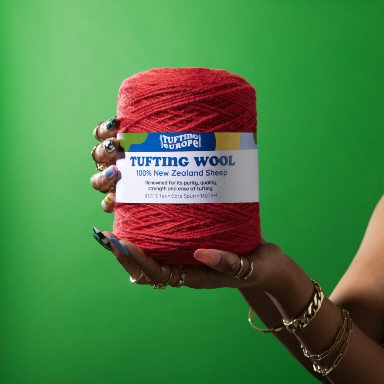 Red 500 g Wool Tufting Yarn - Tufting Europe