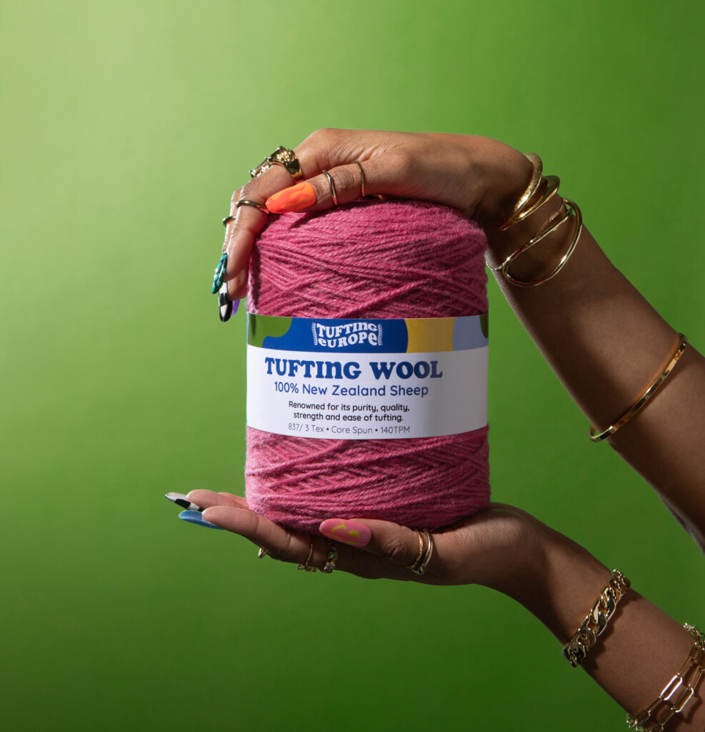 Fuchsia Pink 500 g Wool Tufting Yarn - Tufting Europe