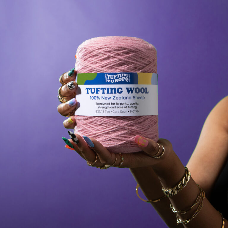 Light Pink 500 g Wool Tufting Yarn - Tufting Europe